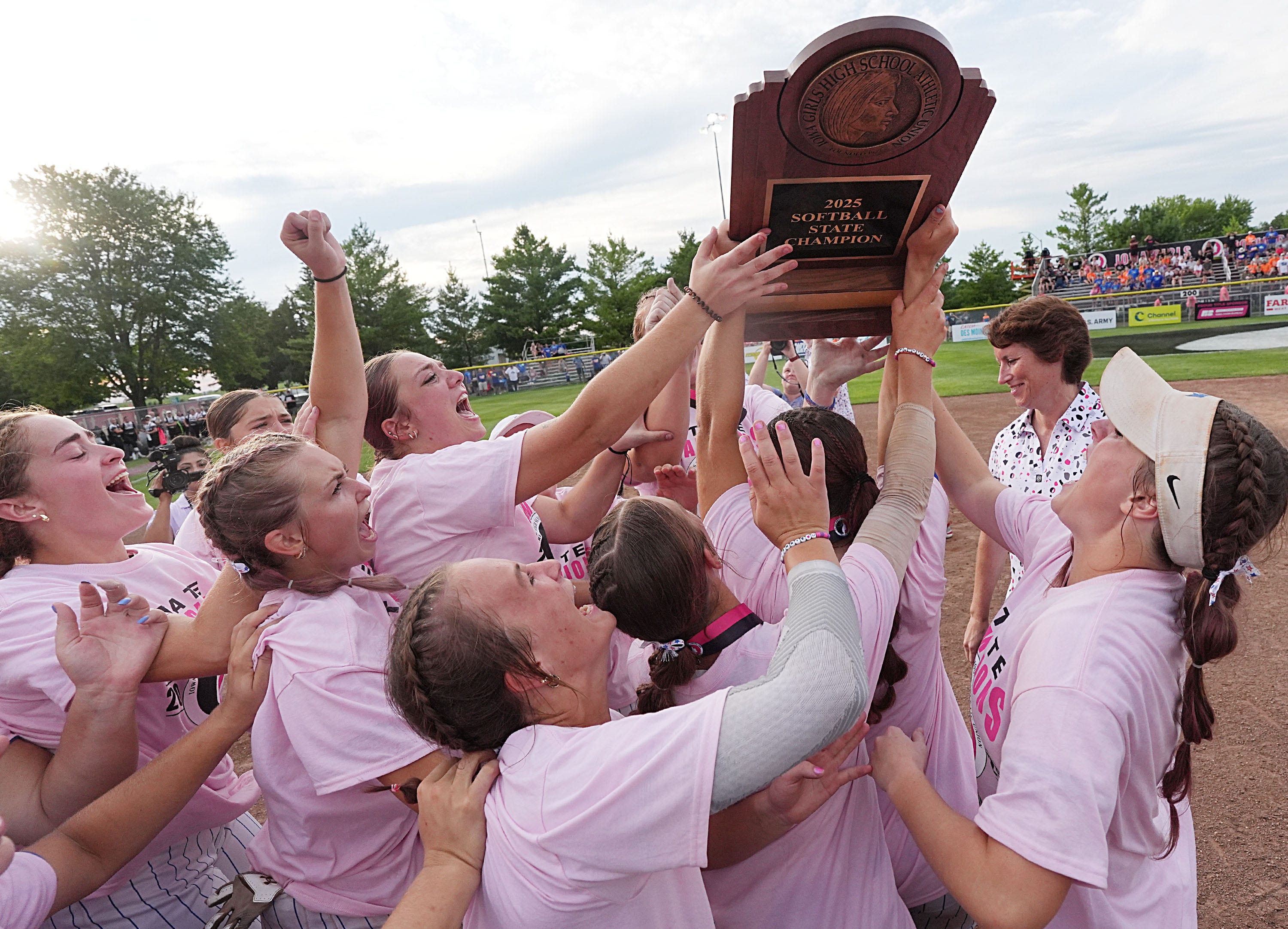 Hohenadel's heroic home run secures Van Meter's second-straight Iowa ...