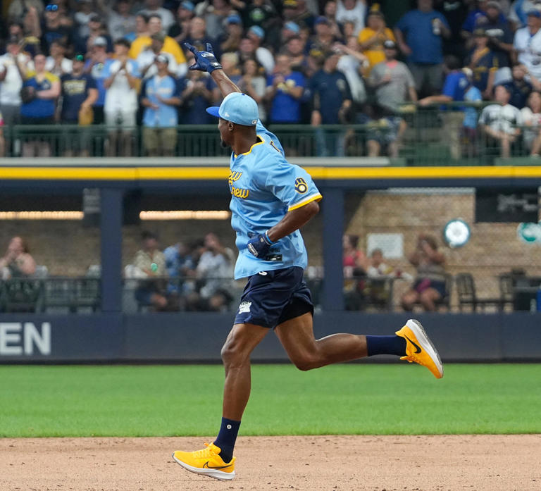 Unexpected Brewers success against star pitchers, like Blake Perkins