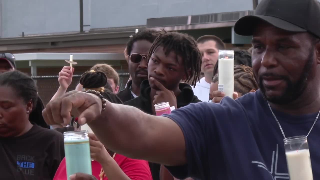 Community gathers to remember Iris Davis at St. Martinville candlelight ...