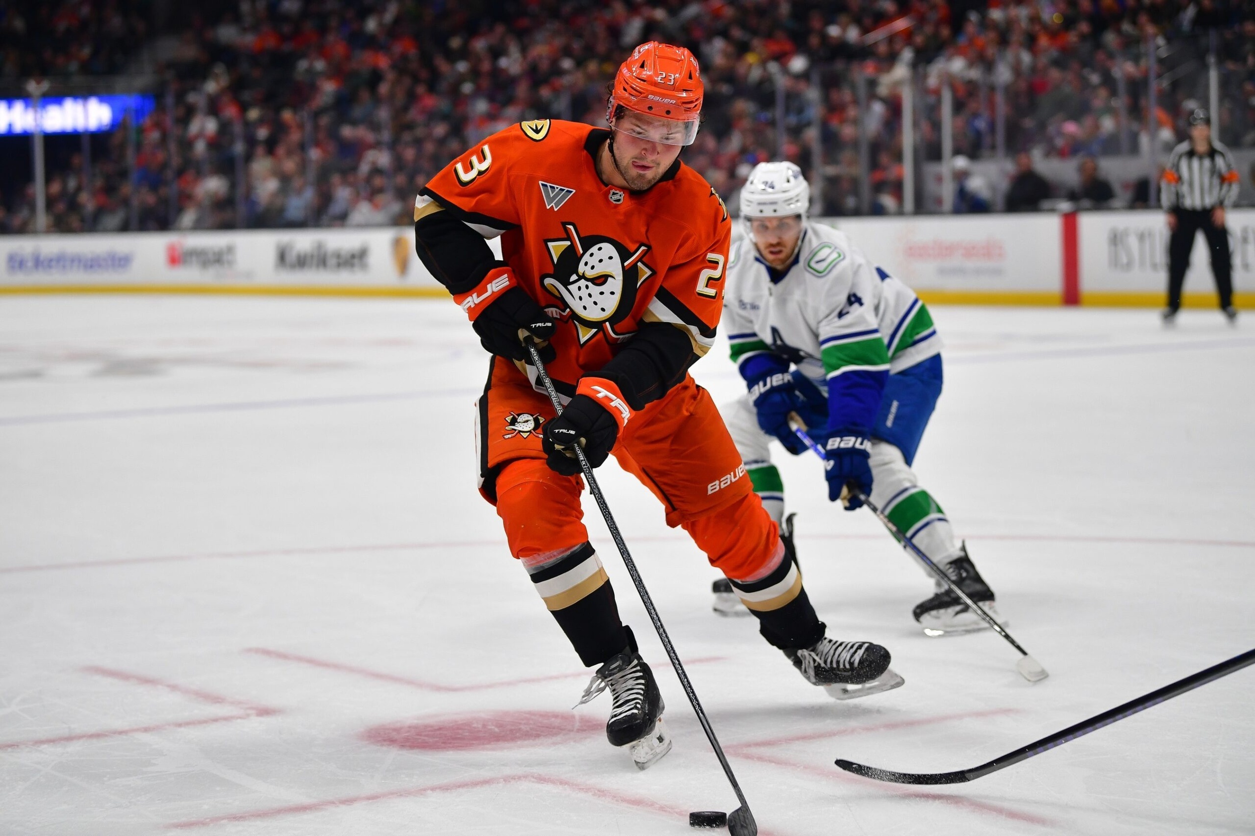 Potential Canucks trade target Mason McTavish re-signs with Ducks
