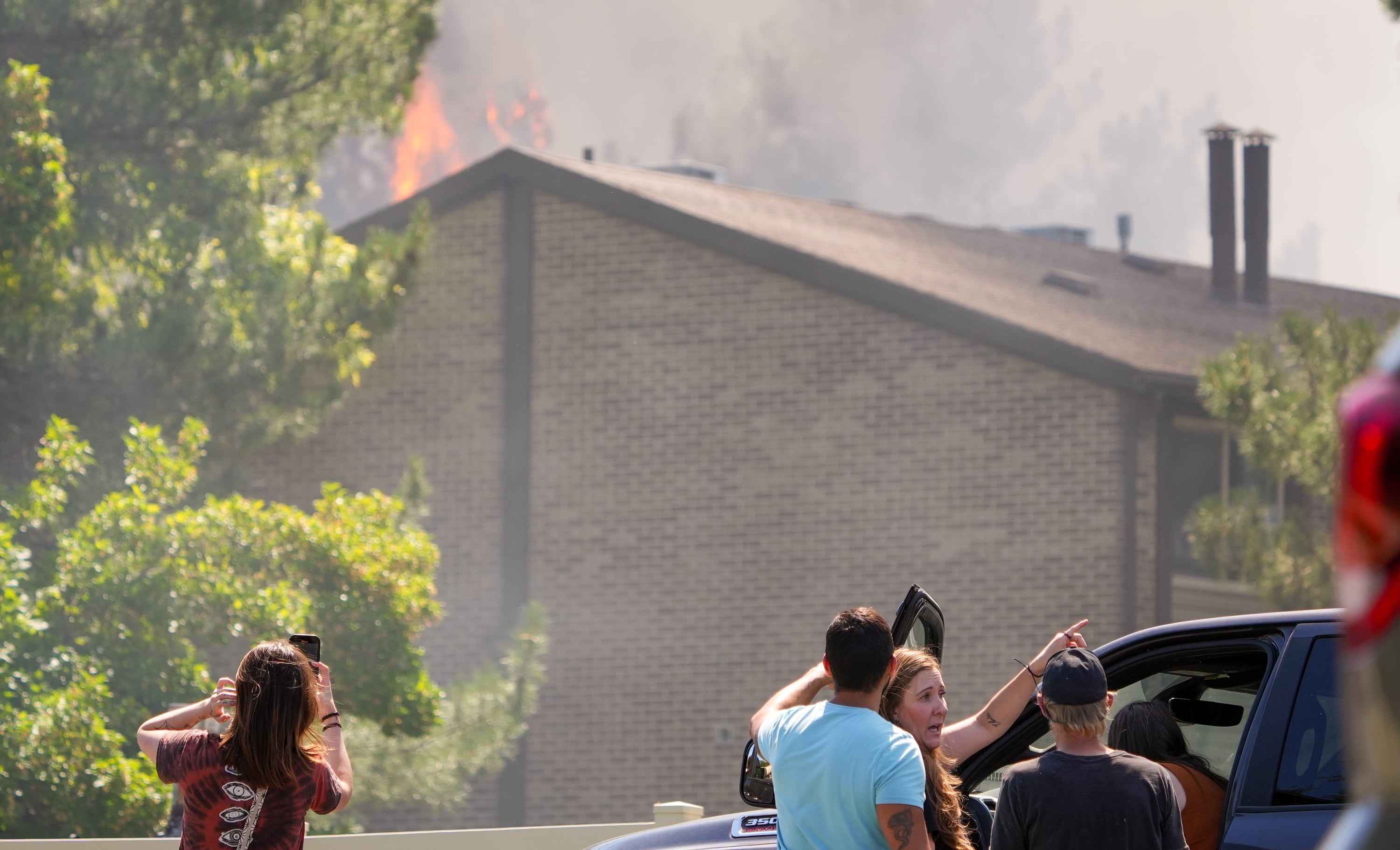 Large fire burns at least 24 apartments, displaces 40 in Holladay area ...