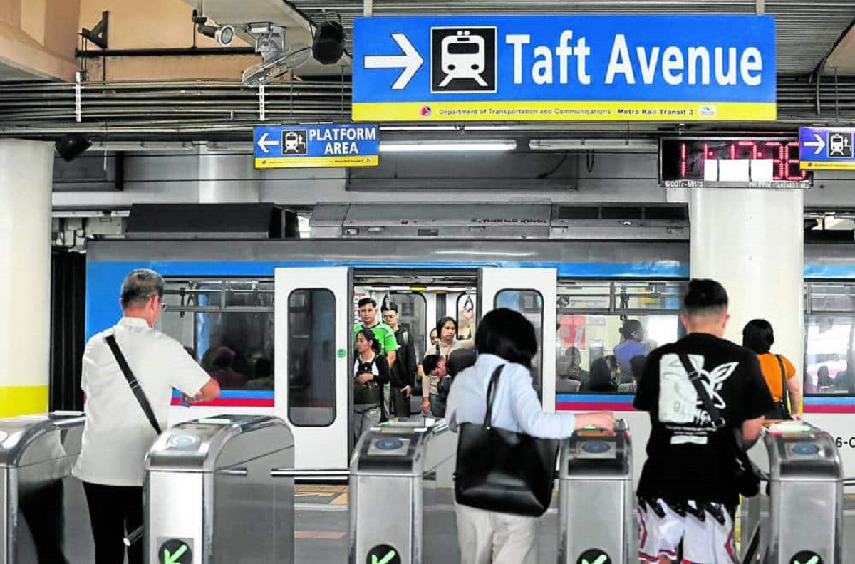 MRT-3: Free rides every Wednesday of August for National ID holders