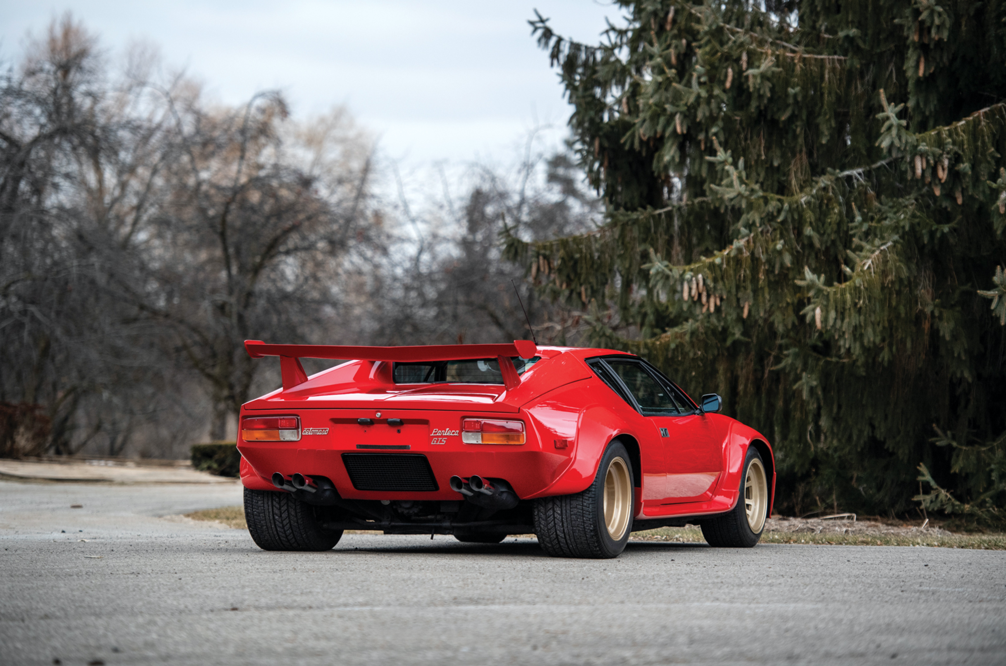 15 cool classic cars with massive wings