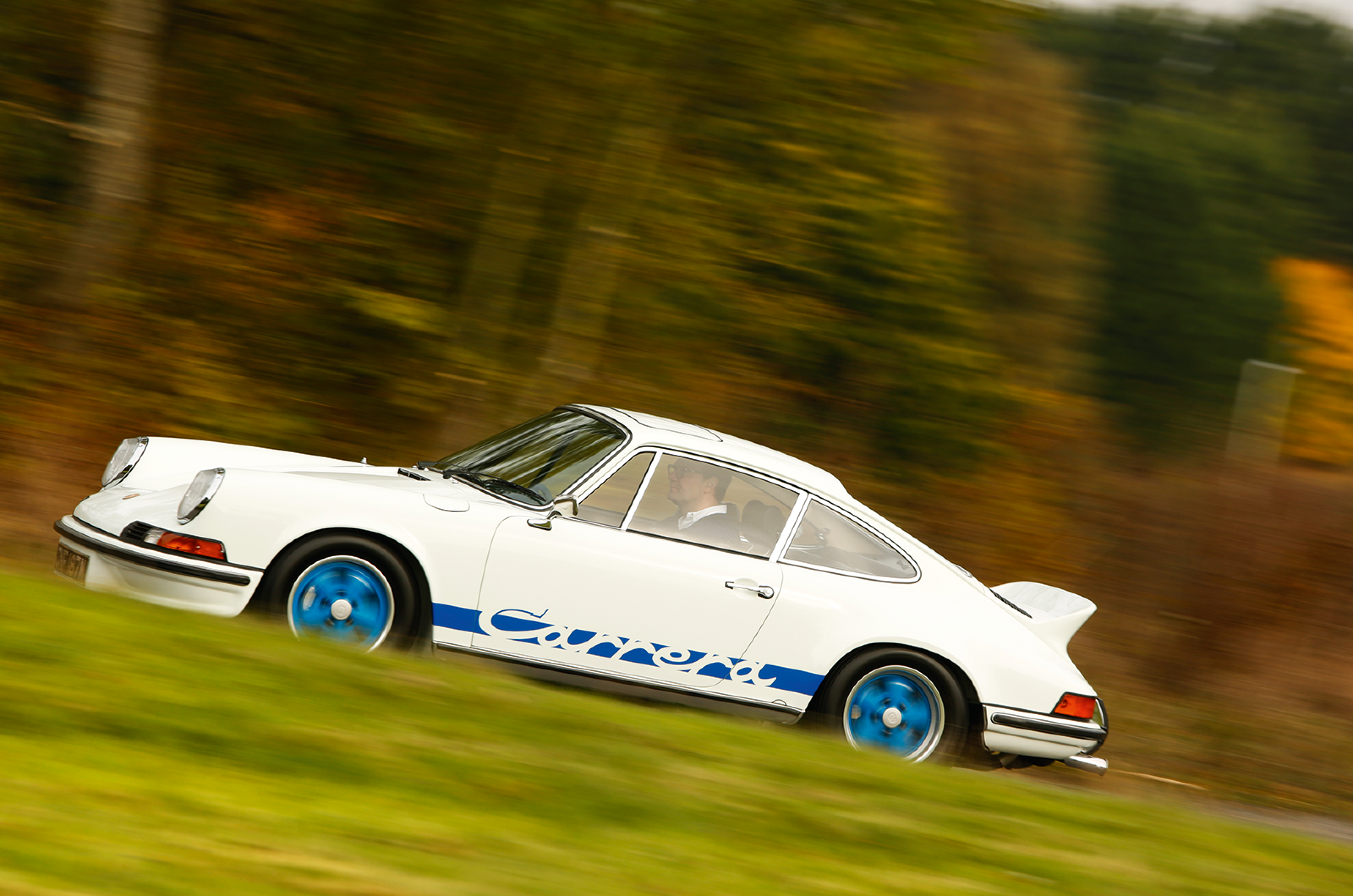 15 cool classic cars with massive wings