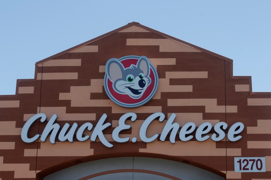Chuck E. Cheese worker arrested while dressed as mascot: ‘Traumatic for ...