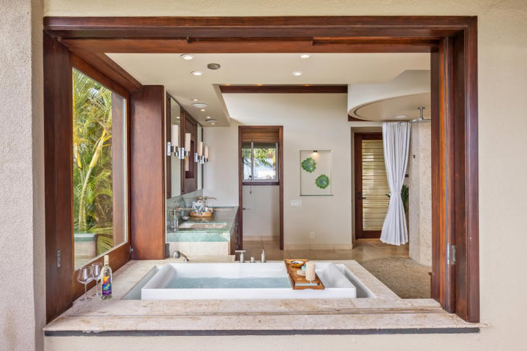 PHOTOS: Peek inside Oʻahu’s $16M secluded mansion