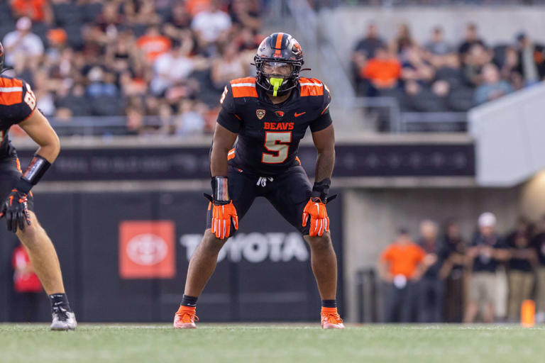 Oregon State Beavers All-Quarter-Century team nominees: Outside linebackers