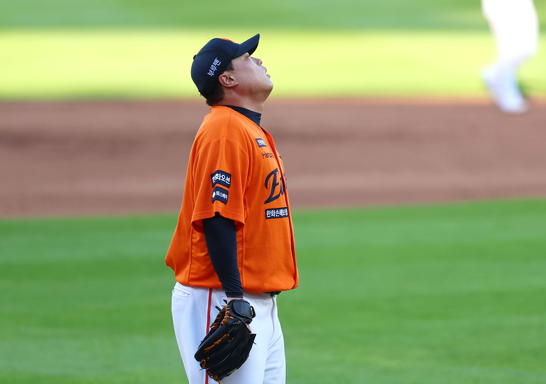 세기의 대결이··· 류현진 KBO 커리어 첫 1이닝 강판, 부상도 아니다