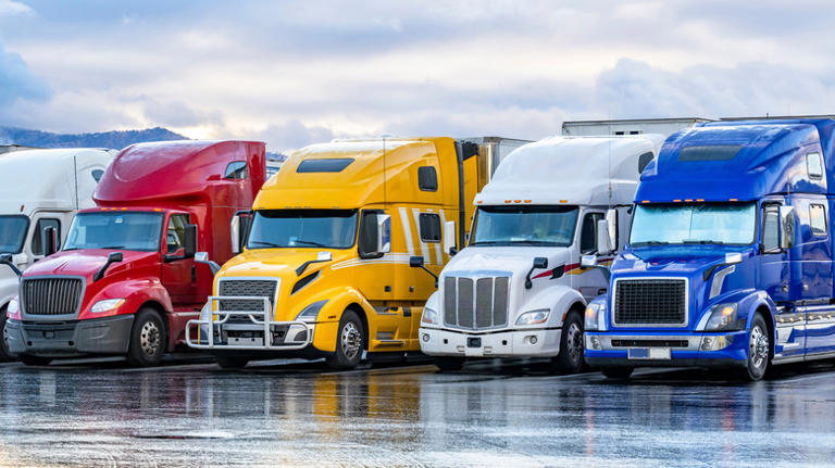 Why American Semi Trucks Usually Have Long Noses (But European Trucks ...