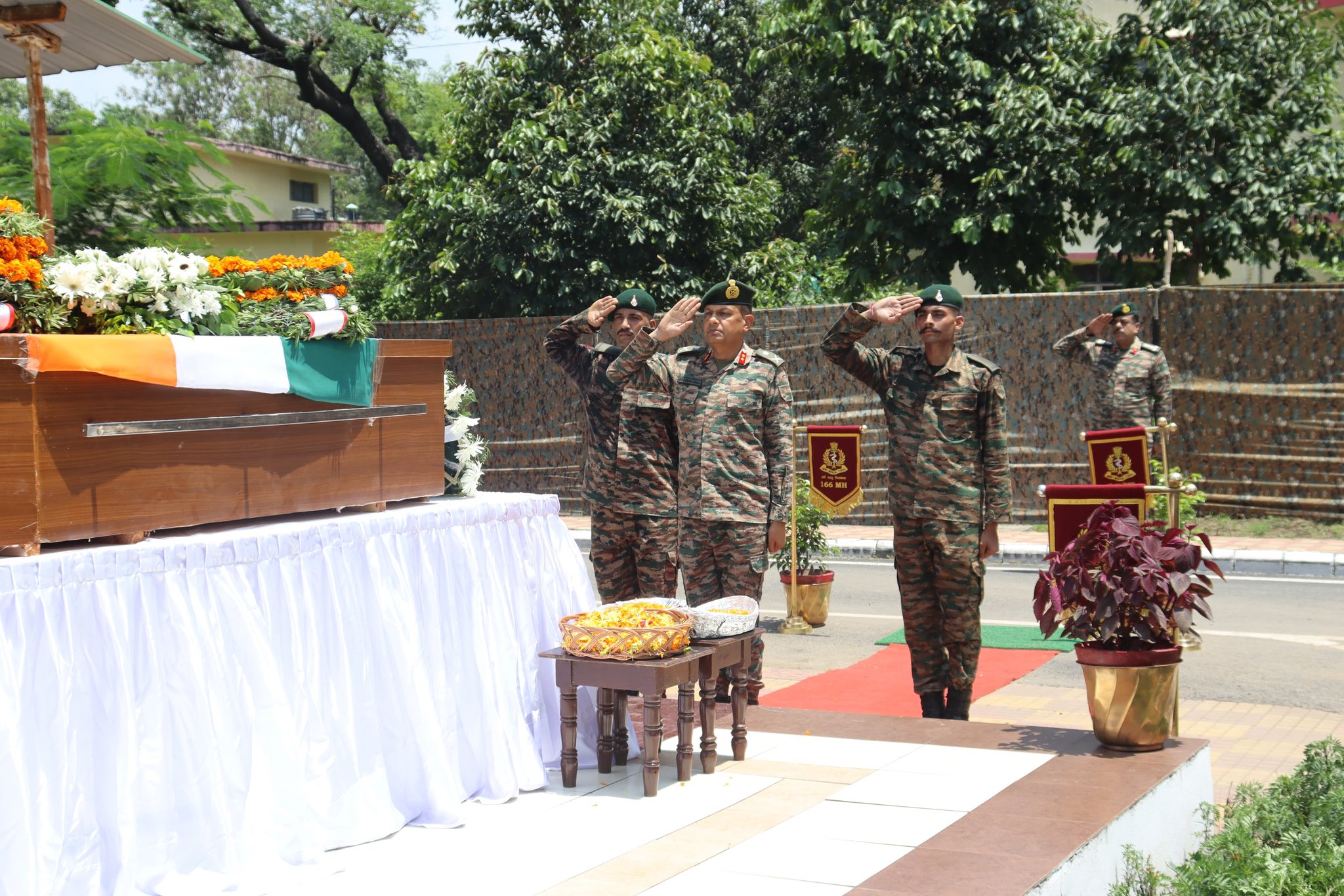 J-K: Wreath-laying ceremony held for fallen soldier