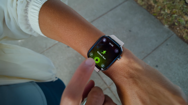 The Apple Watch just got an AI fitness coach — how to enable Workout ...