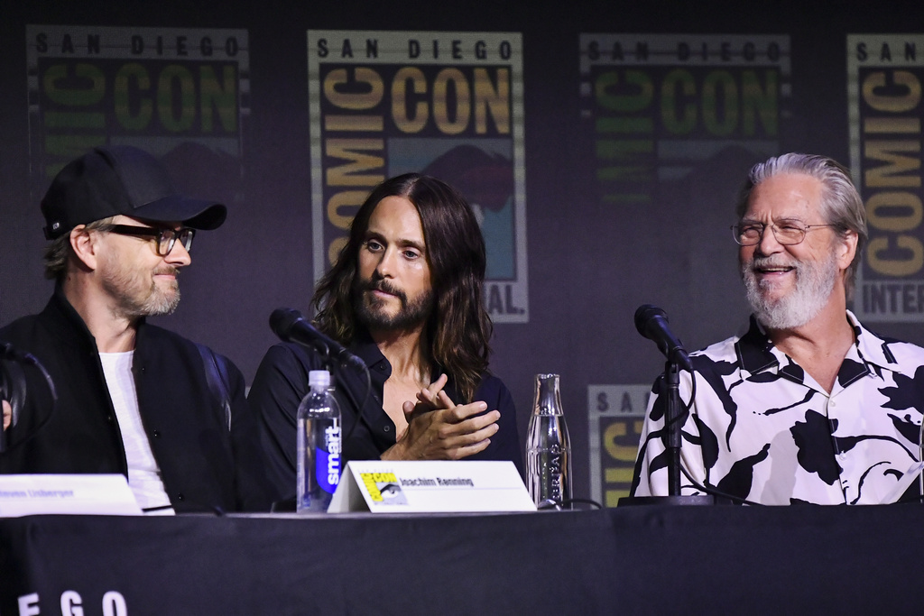 'Alien: Earth" oozes into Comic-Con Day 2, 'Predator: Badlands' slays ...