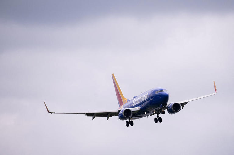 US: Las Vegas-bound plane sharply dives 500 feet on takeoff to avoid ...