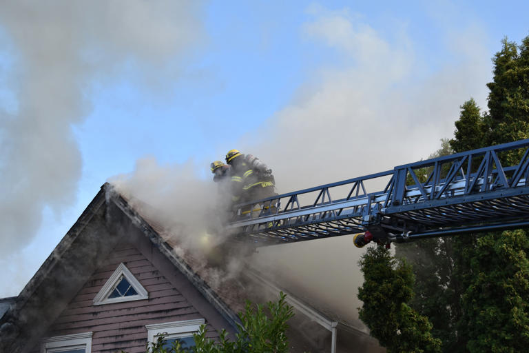 Person dies in 2-alarm apartment fire in Forest Grove