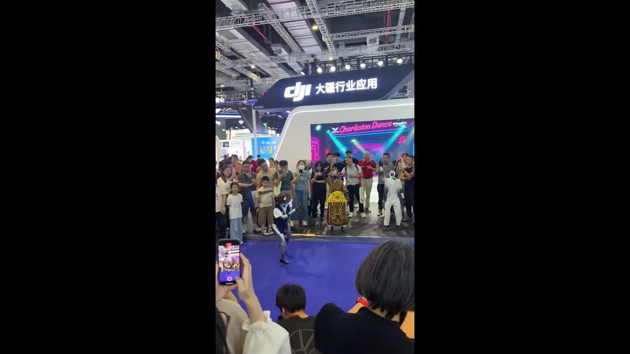 Dancing robot performance ends in unexpected fall in Shanghai, China