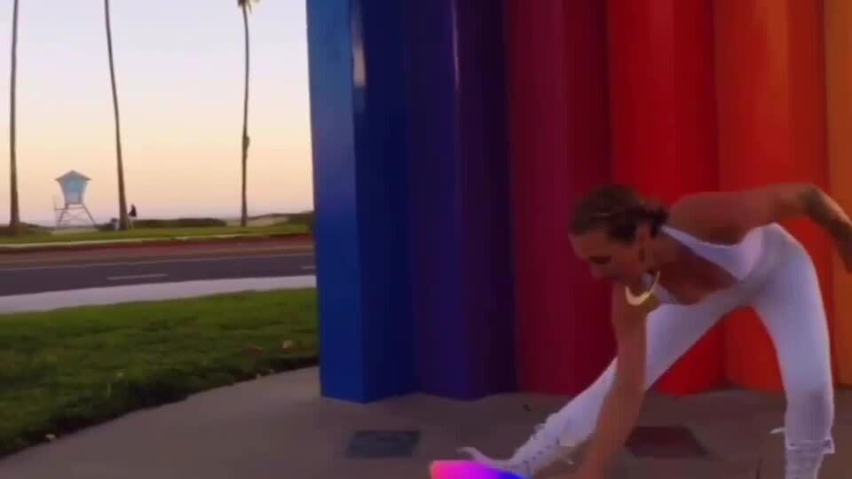Electric Unicycle Juggler Performs Mesmerizing Tricks With LED Flowtoys