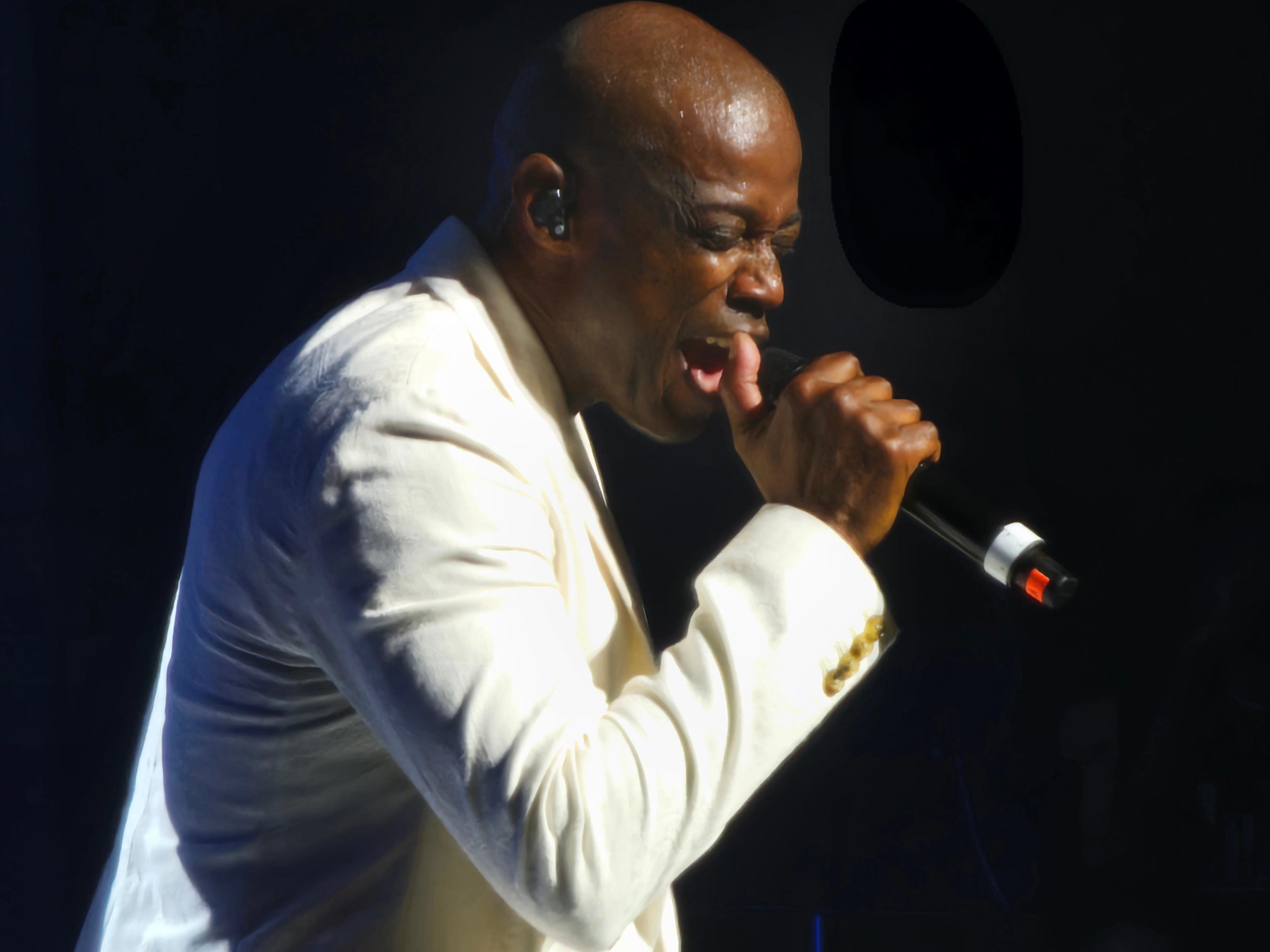 Kem serenades a sellout crowd at the Aretha as he’s honored by Detroit city officials