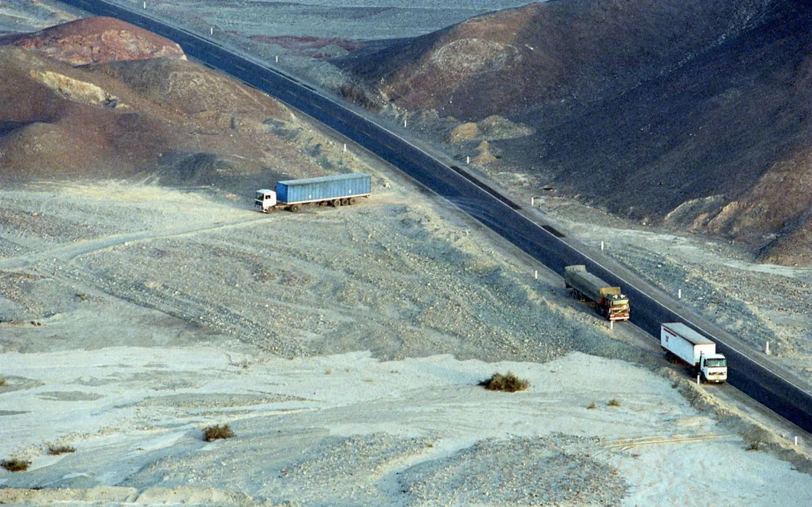 Bus crash in Peruvian Andes kills 18