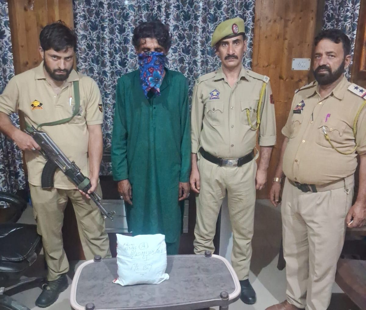 Anantnag Police arrest two drug peddlers, seize over 2 kg Charas