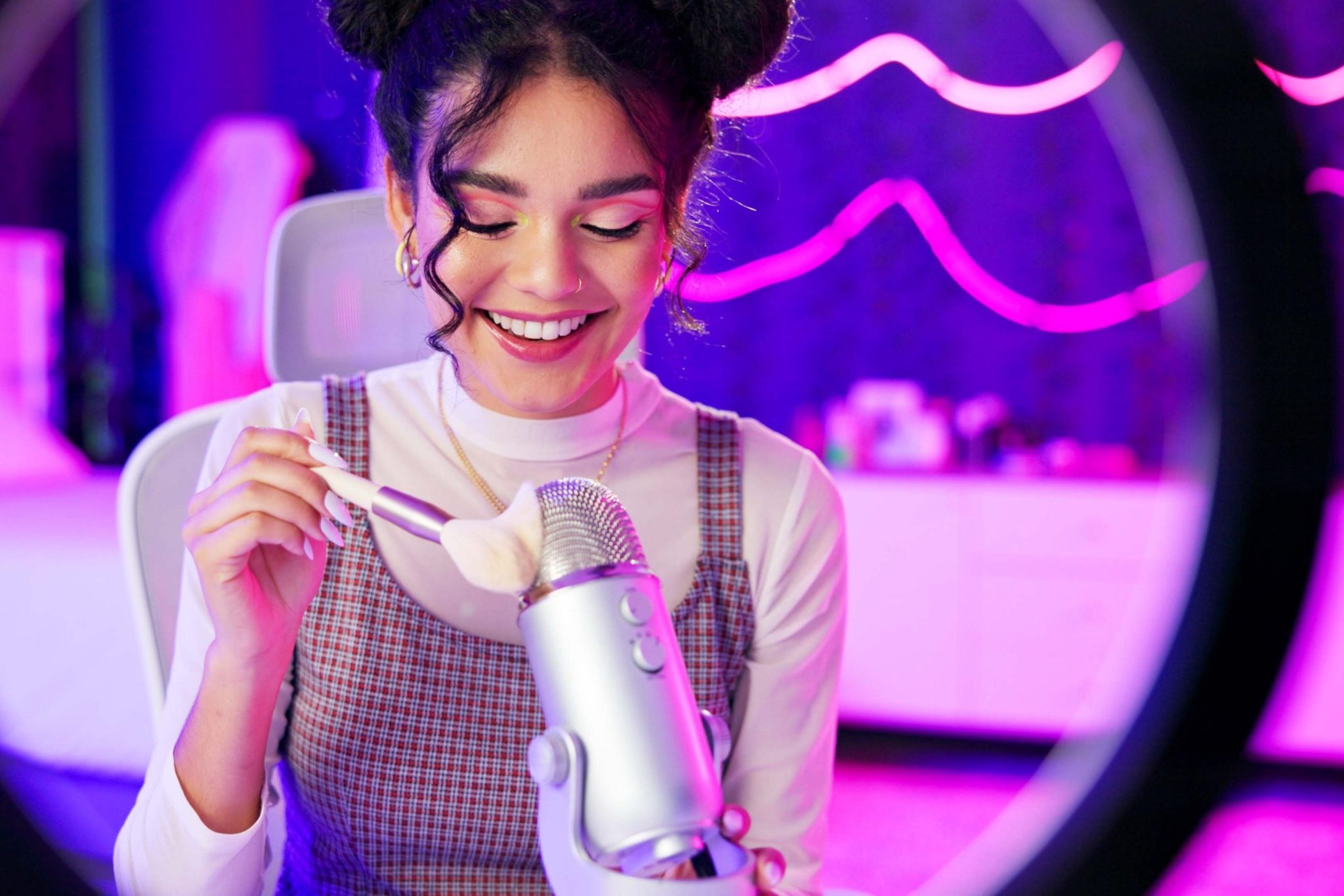 Gen Z content creators are bringing in millions from their side hustles ...