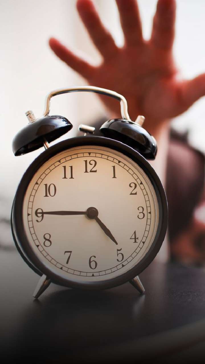 5 Hacks To Wake Up Early In The Morning Without Using An Alarm