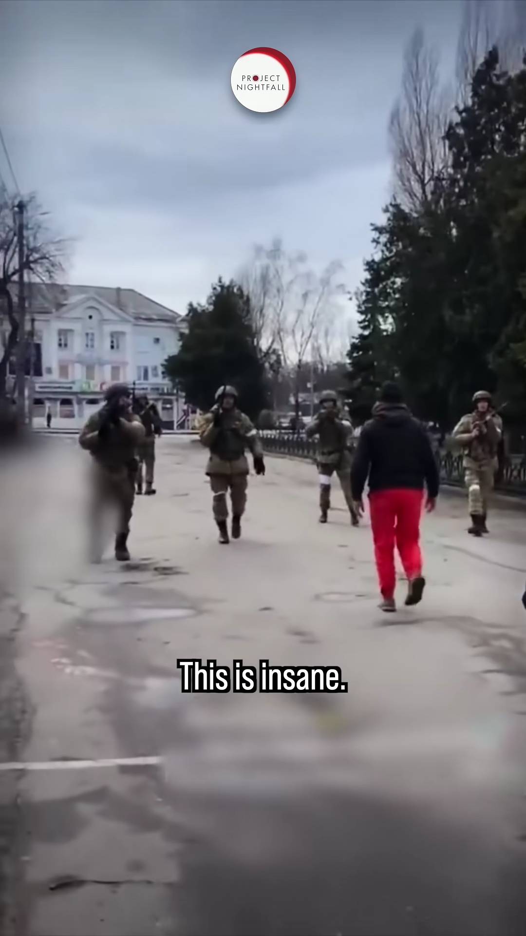 Insane courage from these Ukrainians facing armed Russian soldiers