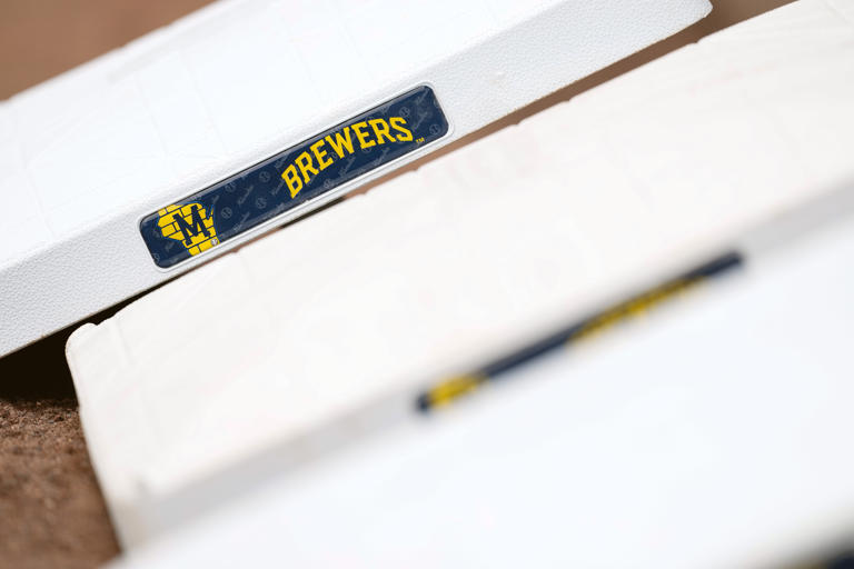 Security guard gets nailed in head during Brewers’ alumni home run derby