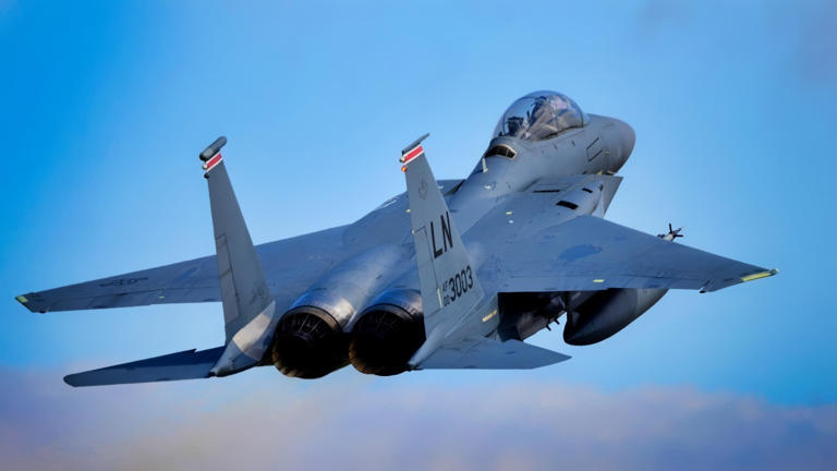 What happens to a fighter pilot’s body in the seconds it takes to eject ...