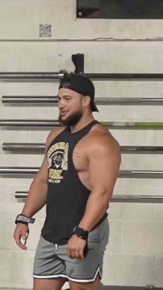 ANATOLY Use FAKE WEIGHTS in GYM PRANK