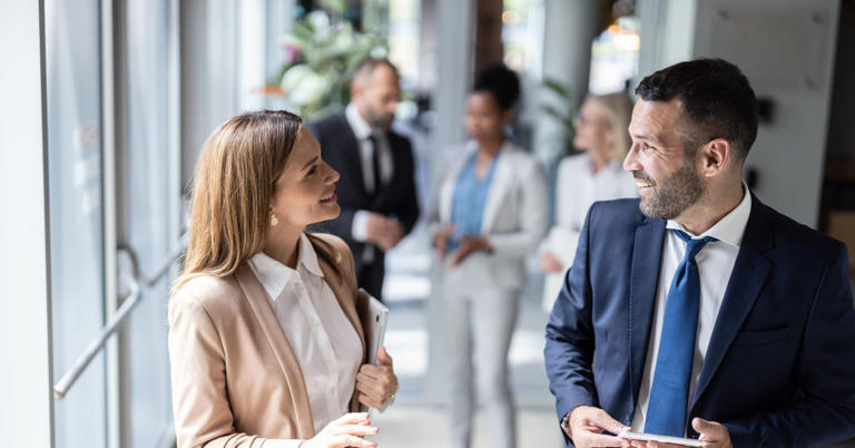 Harvard expert: This 30-second strategy can make you more influential ...