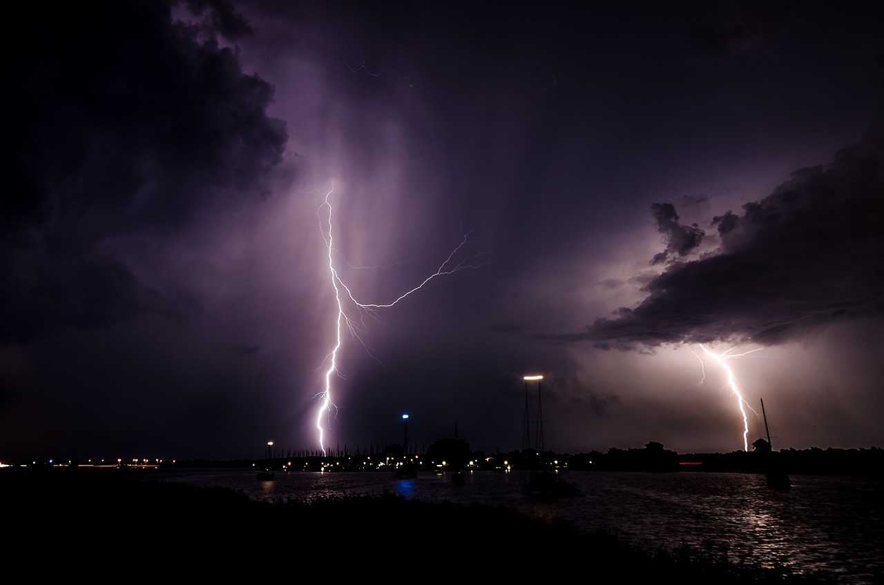 Livestreamer Shocked By Lightning While Gaming: Why Plugged-In Devices ...