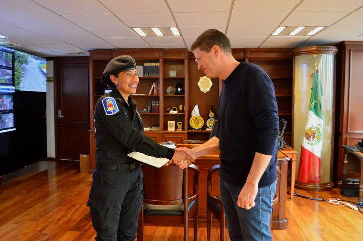 A Police Officer Breastfed a Crying Baby Who Went 2 DAYS Without Food ...