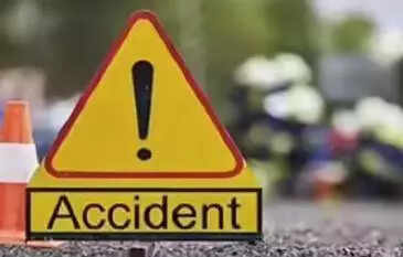 Man, daughter killed as truck rams into bike at Shadnagar