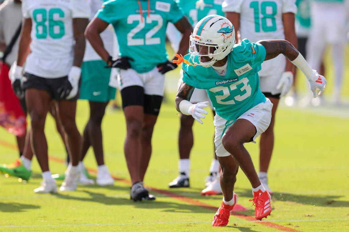 Dolphins add two veteran cornerbacks in Jack Jones, Mike Hilton