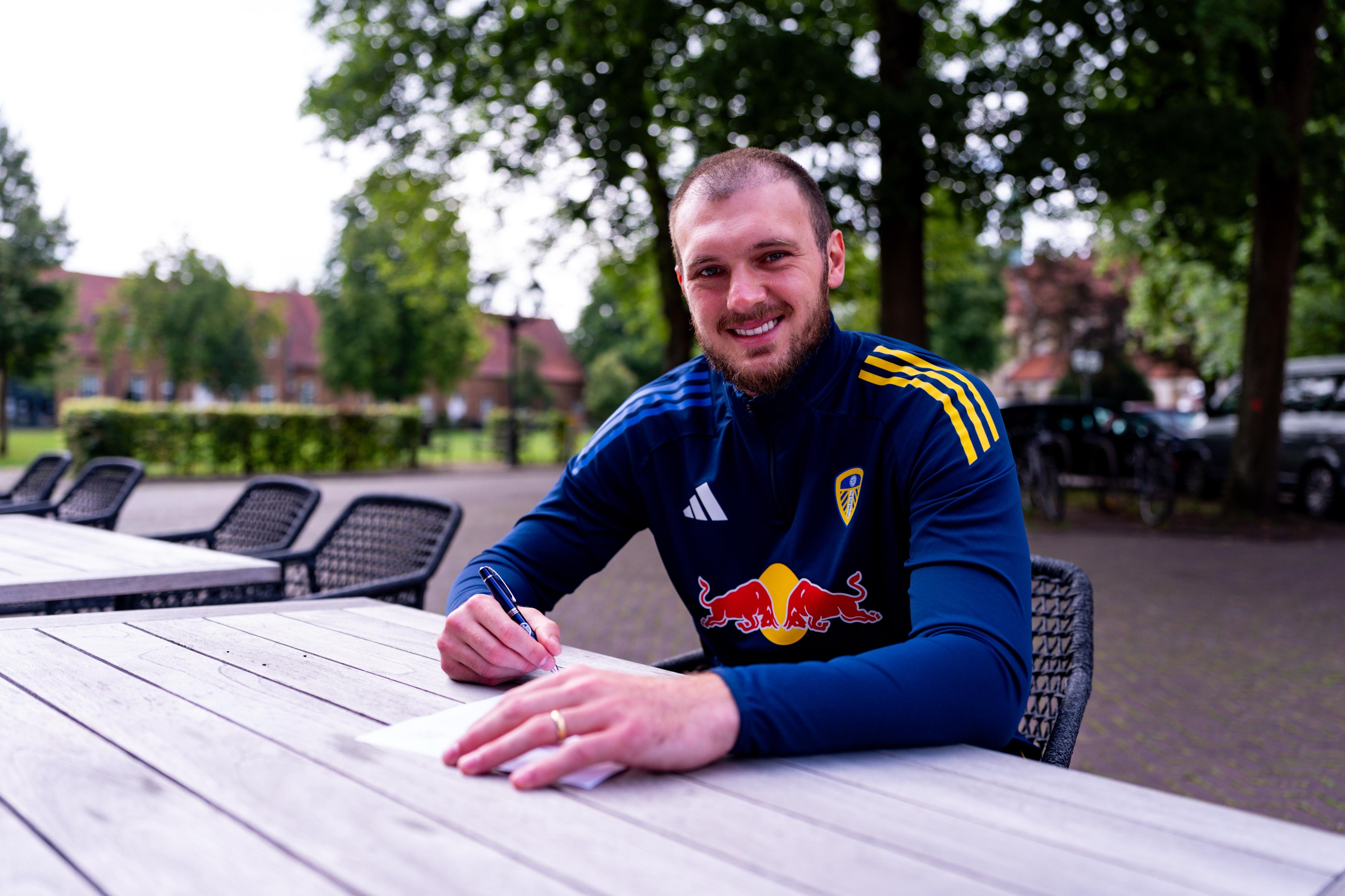 Leeds United €16m transfer deal done as new team-mate lauds 'top ...