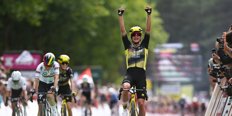 The GOAT Rides to Stage 1 Victory—Marianne Vos Claims Yellow Jersey at ...