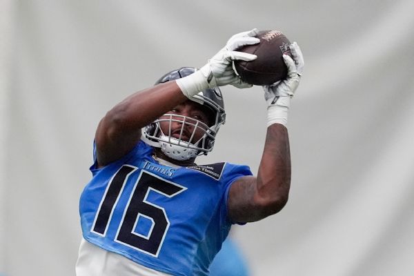 Source: Titans WR Treylon Burks suffers fractured collarbone