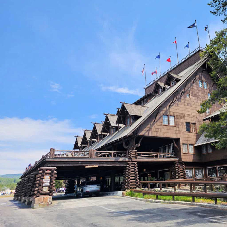 Old Faithful Inn - Yellowstone National Park Review and Photos