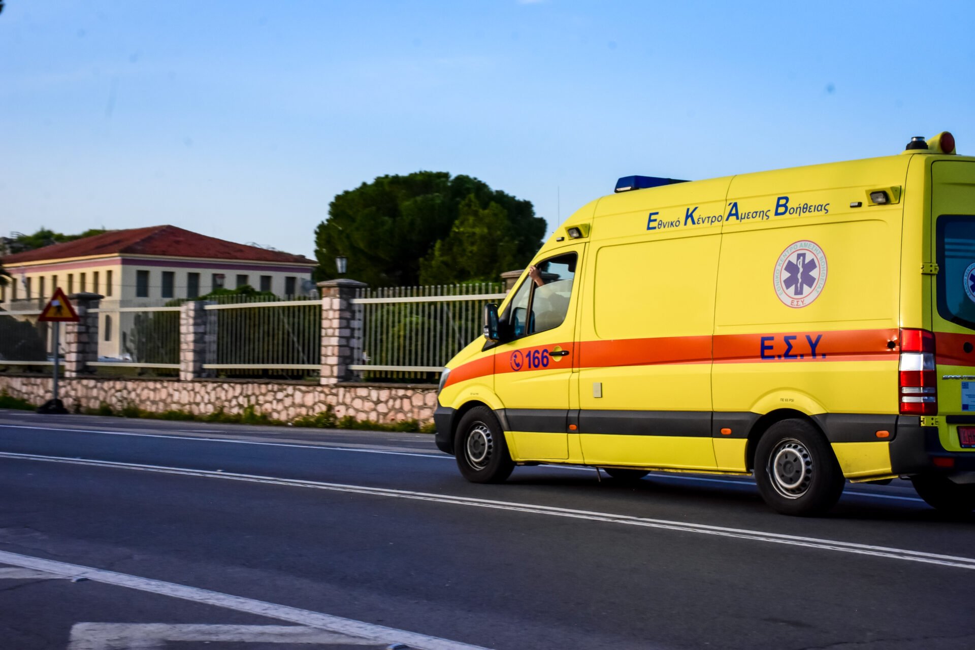 Φωτιά σε Κρυονέρι – Δροσοπηγή: Πόσοι έχουν διακομιστεί σε νοσοκομεία