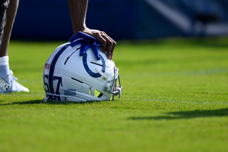 Colts sign fourth-round picks Jalen Farmer, Bryce Boettcher