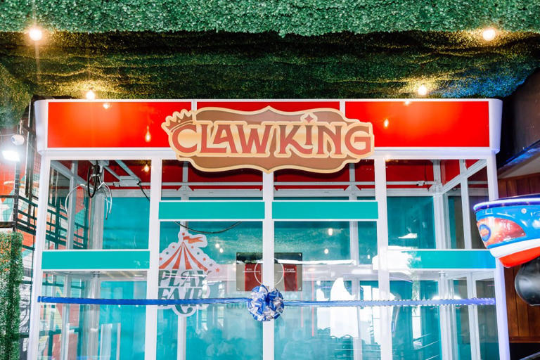Popular arcade breaks Guinness World Record for world’s largest claw ...