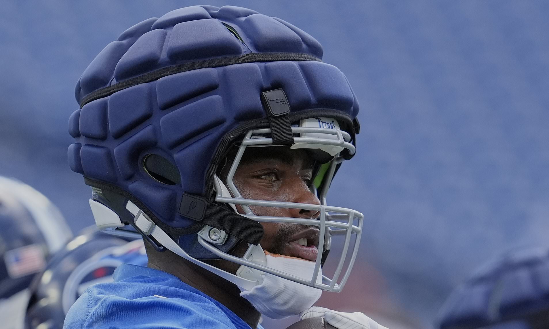 NFL first round draft pick fractures collar bone, prompting his team to ...