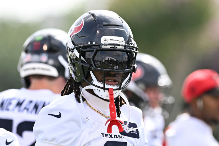 WATCH: Texans DB Calen Bullock makes must-see interception vs Lions