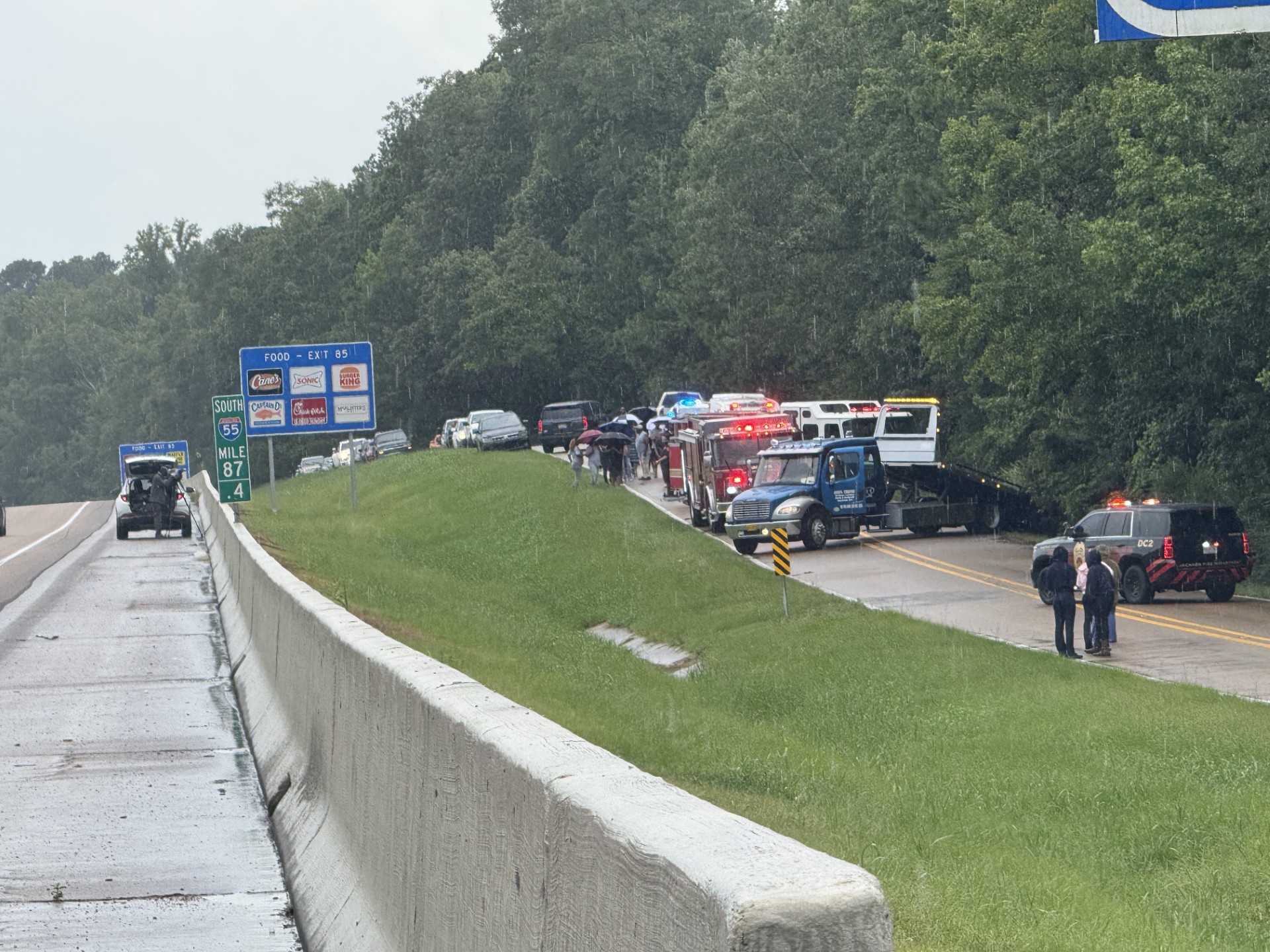 1 dead following single-car crash off I-55 near Frontage Road