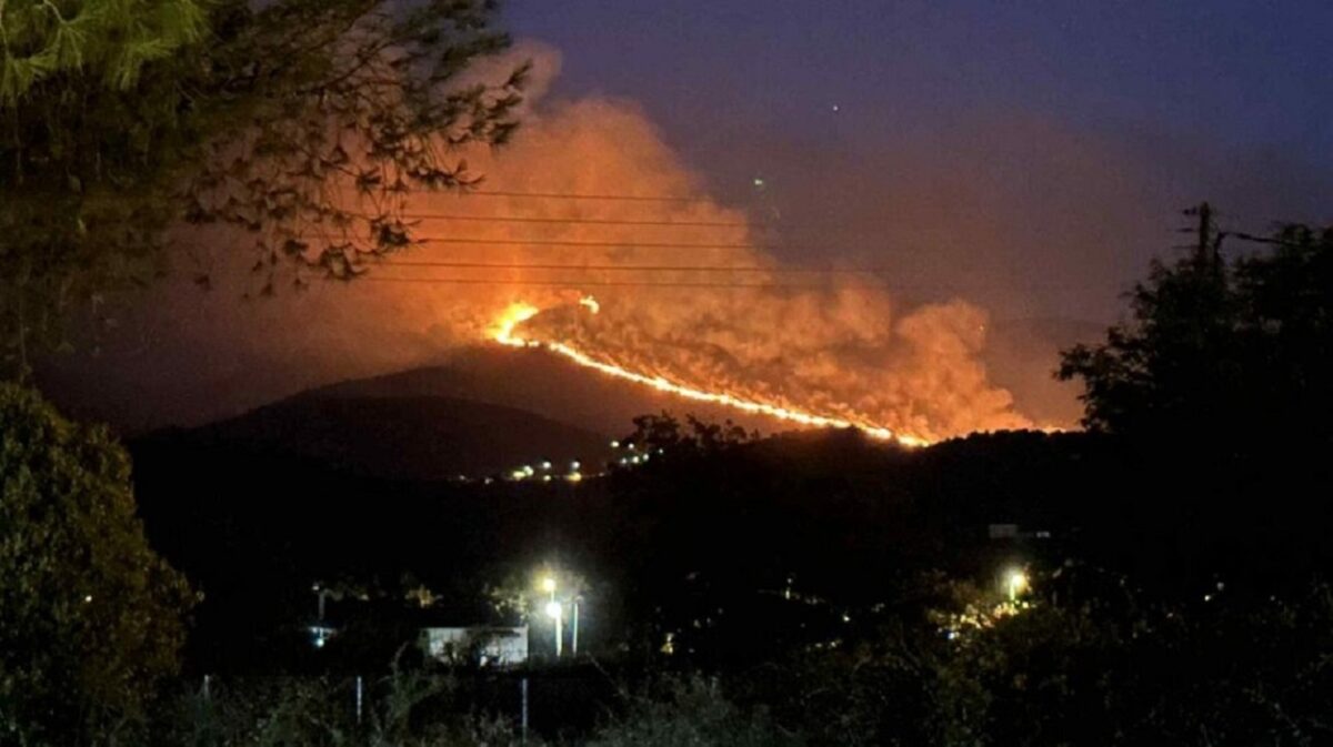 Πυρκαγιές: Ολονύχτια μάχη με τις φλόγες σε Αττική, Εύβοια, Χανιά ...