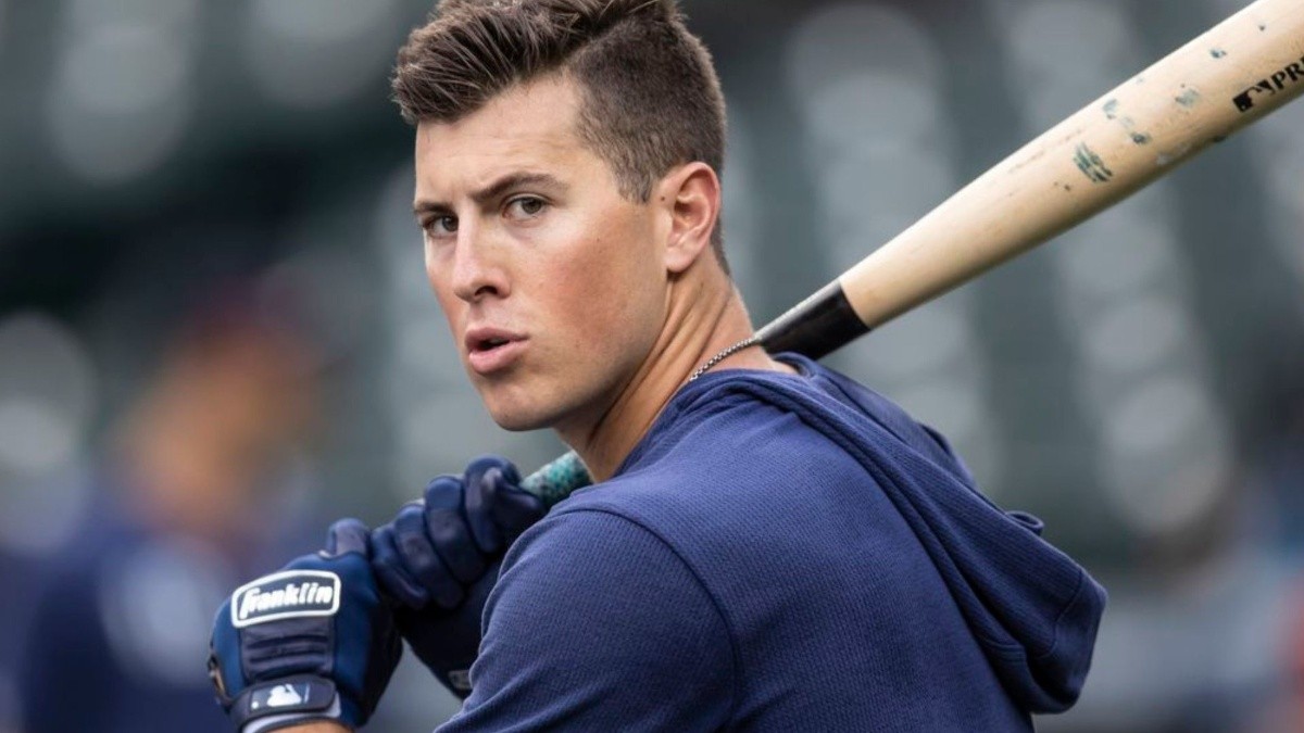 MLB: Mariners Looking to Trade Gold Glove Utility Player After Josh ...