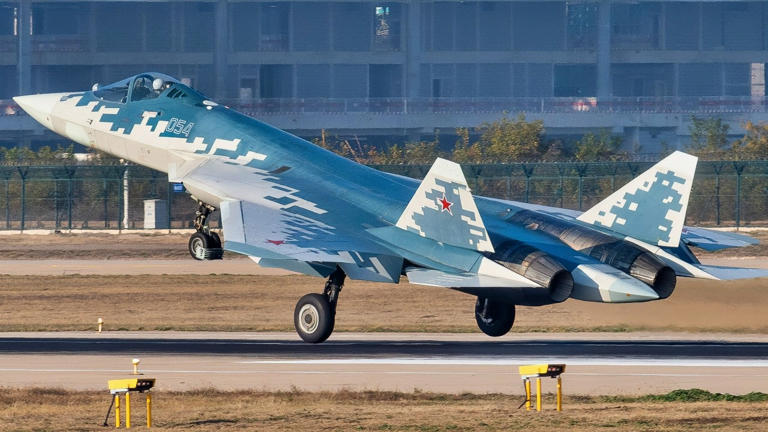 Russia’s Su-57 Felon Stealth Fighter Is a Giant ‘Compromise’ That Stings