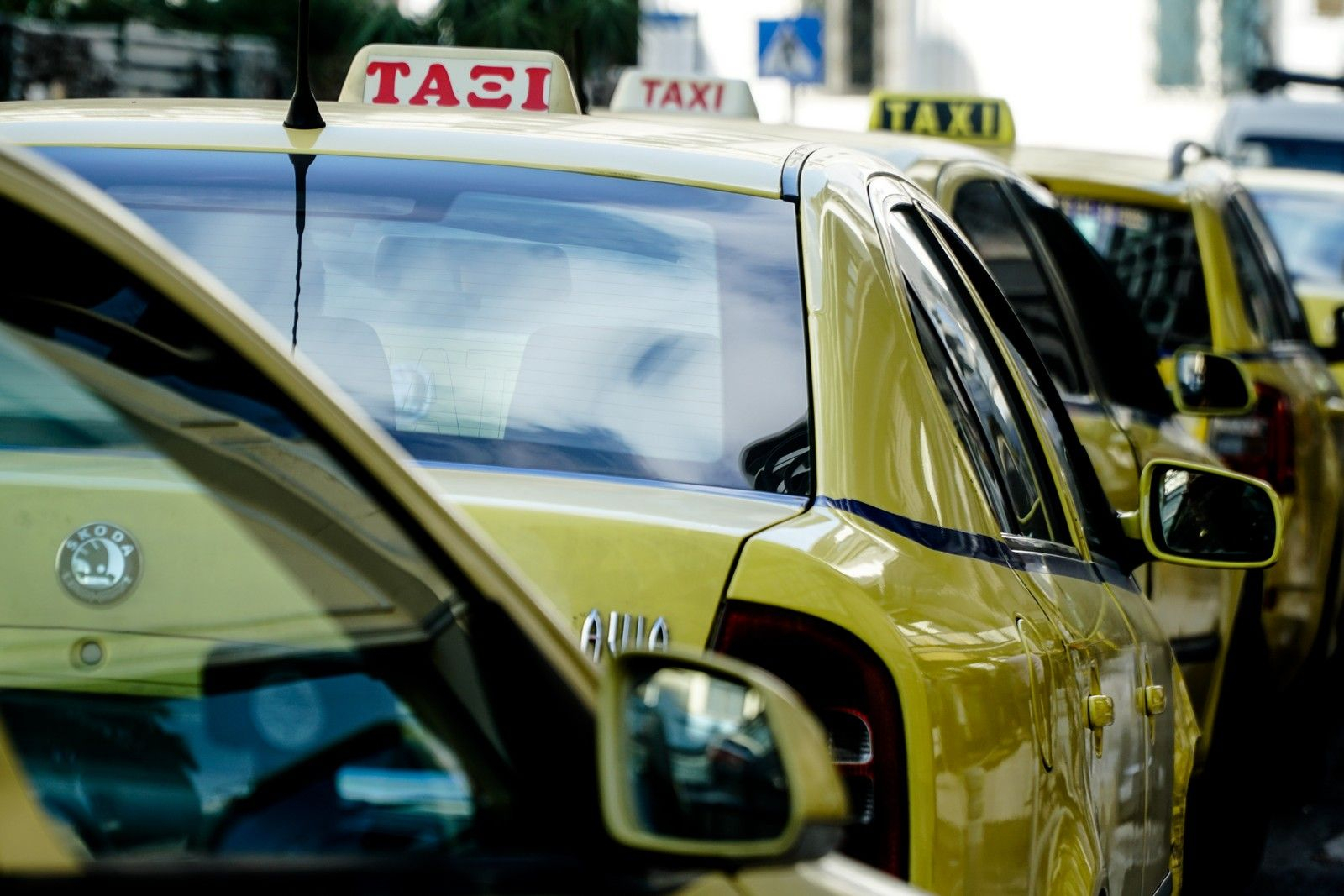 Ταξί: Ο πόλεμος με τα βανάκια και η νέα ΚΥΑ