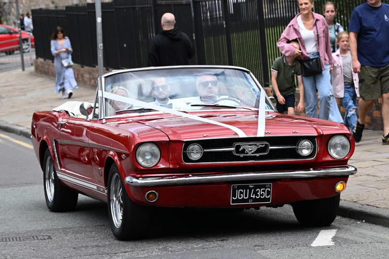 Coronation Street's Jack P Shepherd kisses bride in first look at his ...