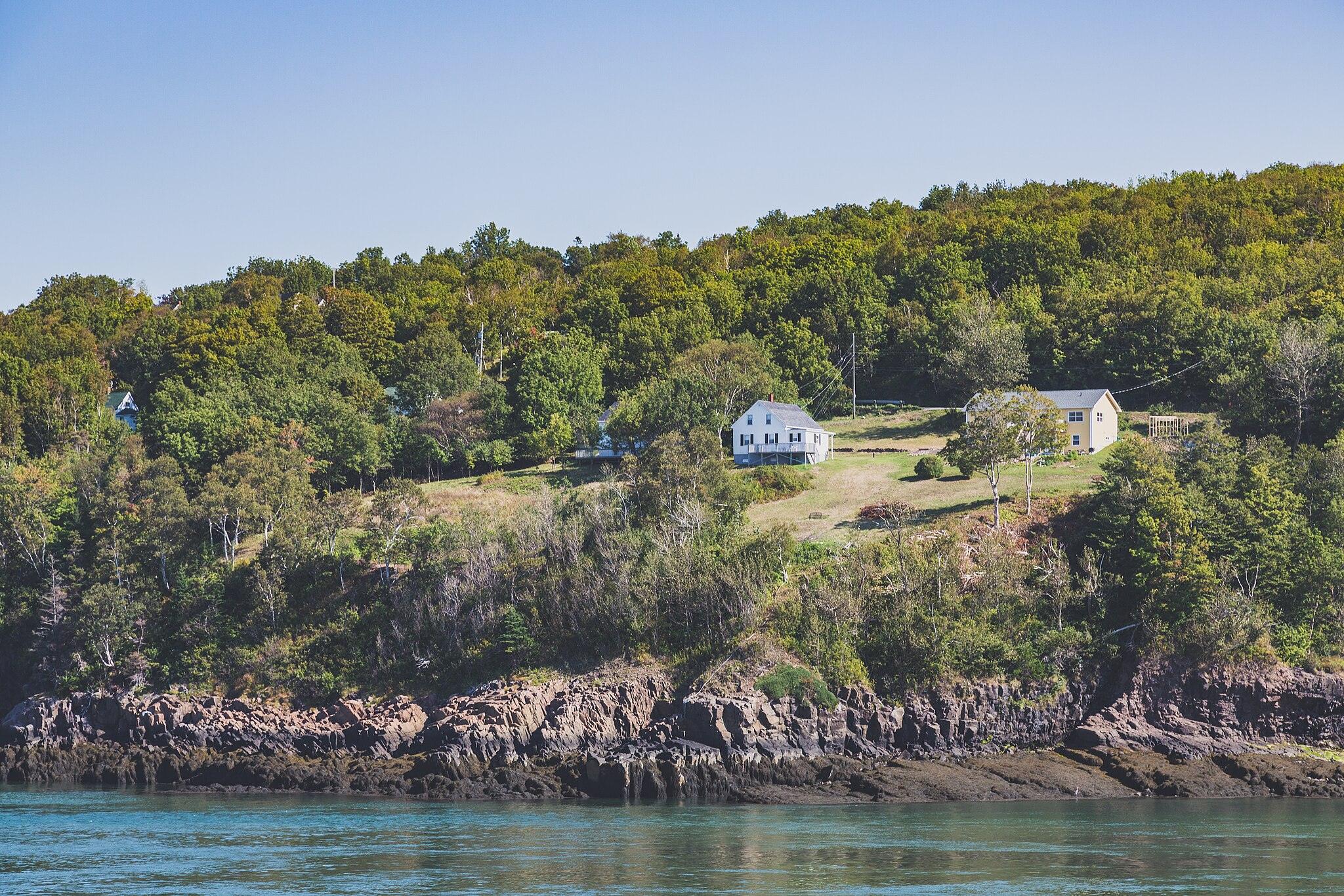 16 Canadian Coastal Towns Perfect for Budget-Conscious Retirees